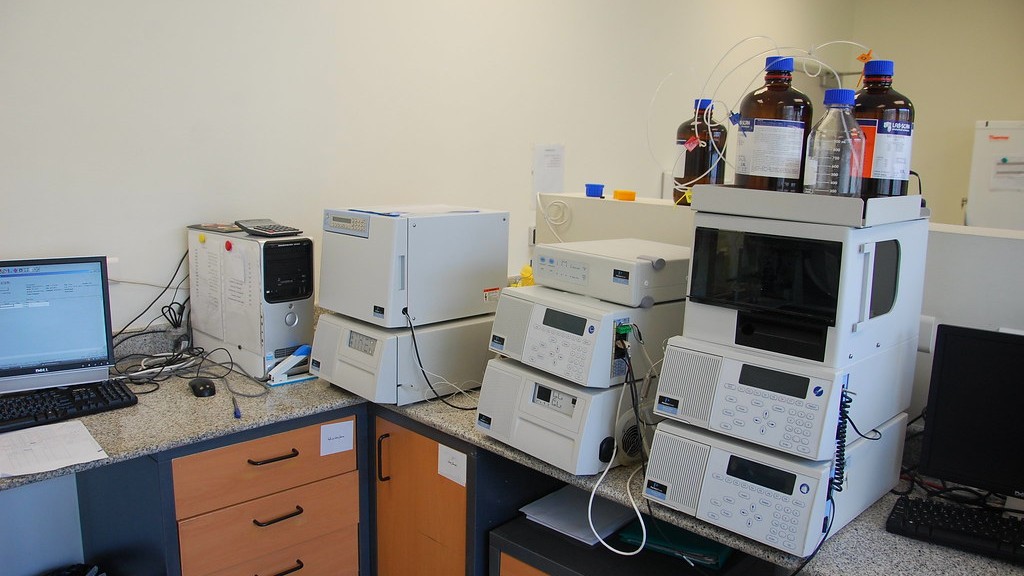 Sıvı Kromatografi (HPLC - LCMS) Sistemi